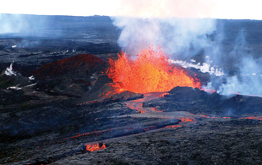 Lava approaching major Hawaii road | News, Sports, Jobs - Altoona Mirror